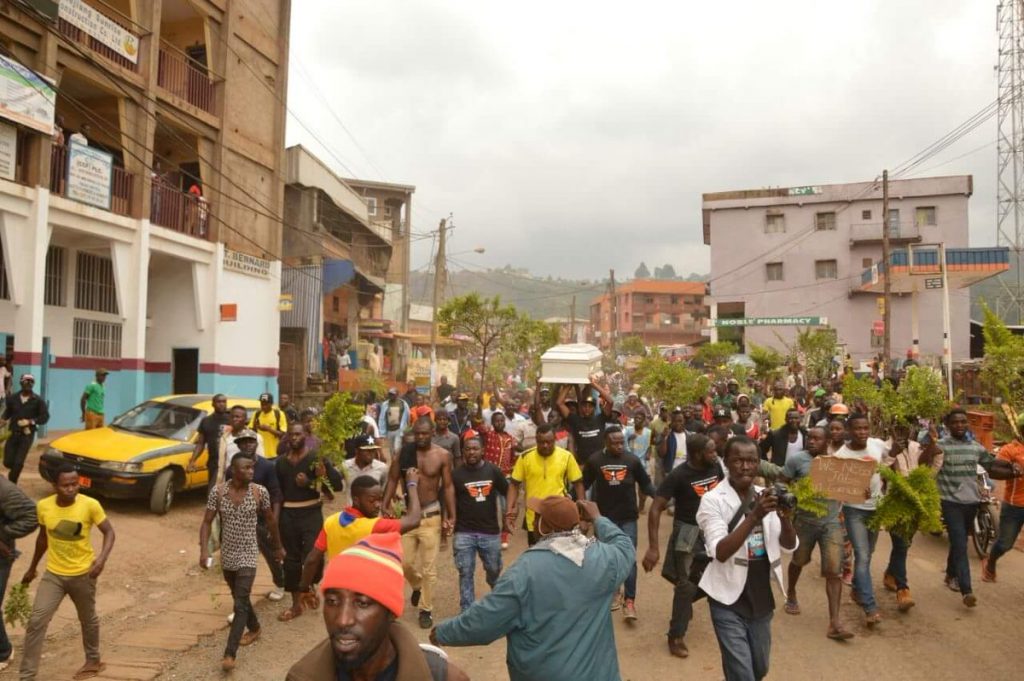 Ambazonian Fighters Burn Gendarmerie Vehicle In Kumba Attack - BaretaNews